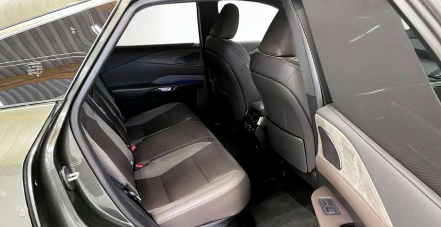 Zaļš Lexus RX 450h 2023 Viļņa, ar dzinēja tilpumu 2.49 L un nobraukumu 55 tūkst. km par 62000 €, foto 10 vietnē AUTOMOTO.COM.LV