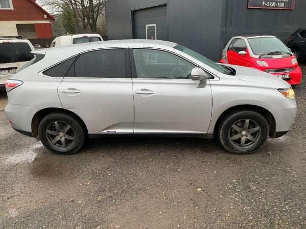 Grey Lexus RX 450h 2009 in Riga, with an engine capacity of 0.00 L and mileage of 258 thousand km for 7900 €, photo 4 on AUTOMOTO.COM.LV