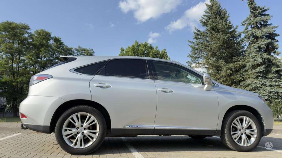 Pelēks Lexus RX 450h 2009 Panevēža, ar dzinēja tilpumu 3.50 L un nobraukumu 270 tūkst. km par 9500 €, foto 1 vietnē AUTOMOTO.COM.LV