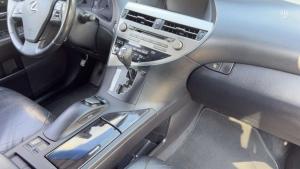 Pelēks Lexus RX 450h 2009 Panevēža, ar dzinēja tilpumu 3.50 L un nobraukumu 270 tūkst. km par 9500 €, foto 15 vietnē AUTOMOTO.COM.LV