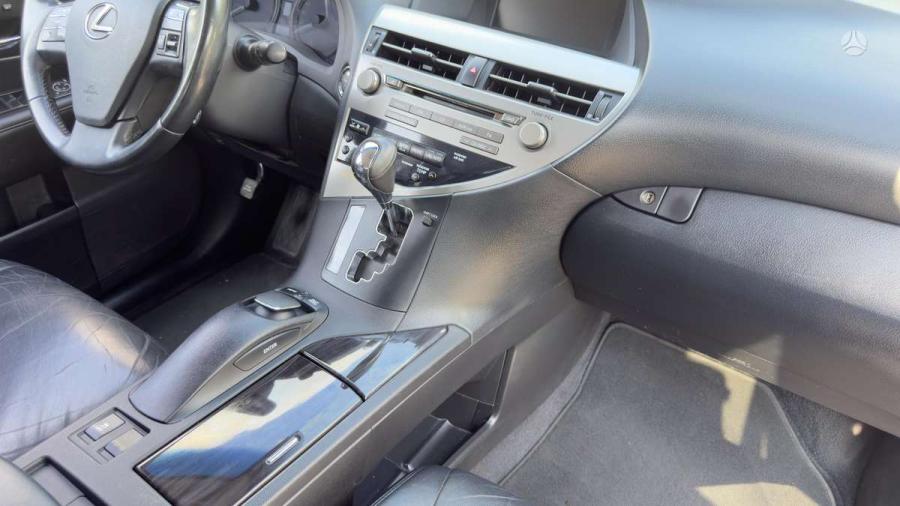Pelēks Lexus RX 450h 2009 Panevēža, ar dzinēja tilpumu 3.50 L un nobraukumu 270 tūkst. km par 9500 €, foto 15 vietnē AUTOMOTO.COM.LV