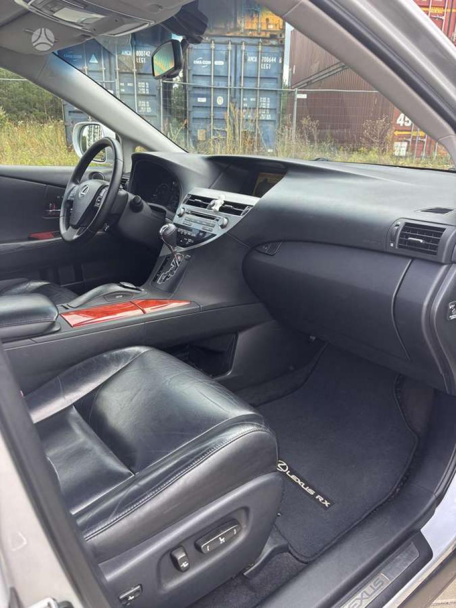 Pelēks Lexus RX 450h 2009 Viļņa, ar dzinēja tilpumu 3.50 L un nobraukumu 270 tūkst. km par 9800 €, foto 20 vietnē AUTOMOTO.COM.LV