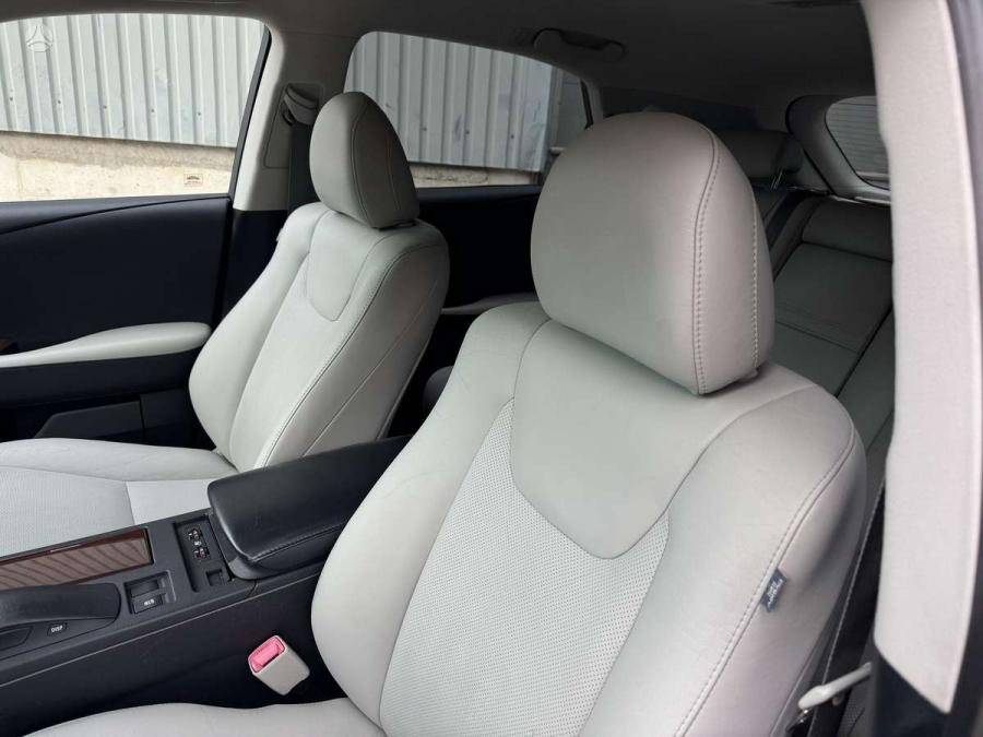 Pelēks Lexus RX 450h 2009 Alīta, ar dzinēja tilpumu 3.50 L un nobraukumu 230 tūkst. km par 12400 €, foto 8 vietnē AUTOMOTO.COM.LV
