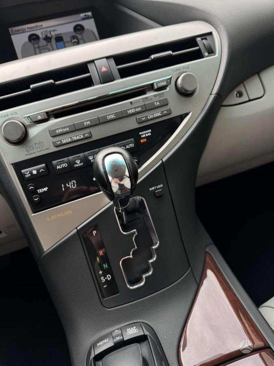 Pelēks Lexus RX 450h 2009 Alīta, ar dzinēja tilpumu 3.50 L un nobraukumu 230 tūkst. km par 12400 €, foto 16 vietnē AUTOMOTO.COM.LV