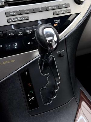 Pelēks Lexus RX 450h 2009 Viļņa, ar dzinēja tilpumu 3.46 L un nobraukumu 219 tūkst. km par 10999 €, foto 29 vietnē AUTOMOTO.COM.LV