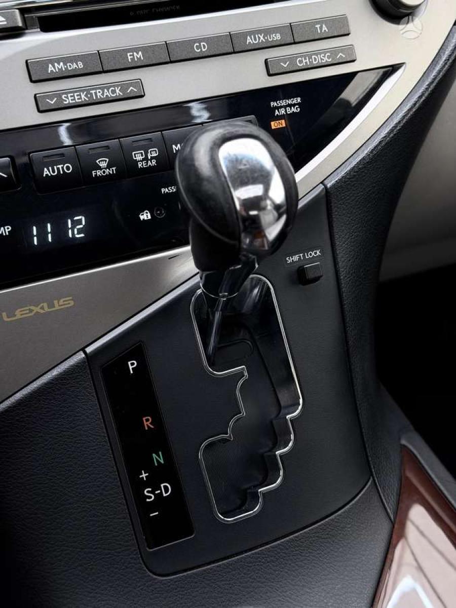 Pelēks Lexus RX 450h 2009 Viļņa, ar dzinēja tilpumu 3.46 L un nobraukumu 219 tūkst. km par 10999 €, foto 29 vietnē AUTOMOTO.COM.LV