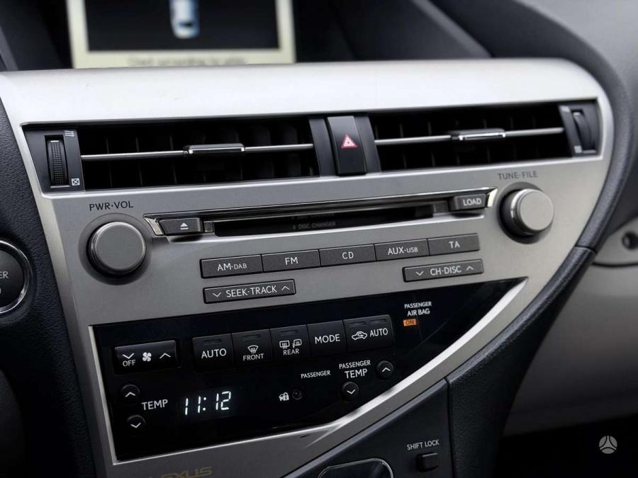 Pelēks Lexus RX 450h 2009 Viļņa, ar dzinēja tilpumu 3.46 L un nobraukumu 219 tūkst. km par 10999 €, foto 30 vietnē AUTOMOTO.COM.LV
