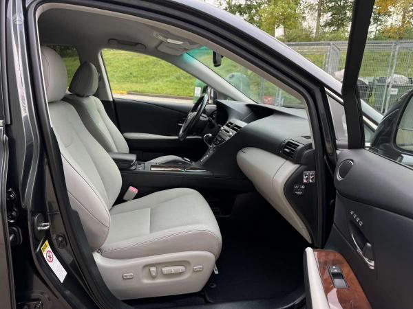 Pelēks Lexus RX 450h 2009 Alīta, ar dzinēja tilpumu 3.50 L un nobraukumu 230 tūkst. km par 11950 €, foto 9 vietnē AUTOMOTO.COM.LV