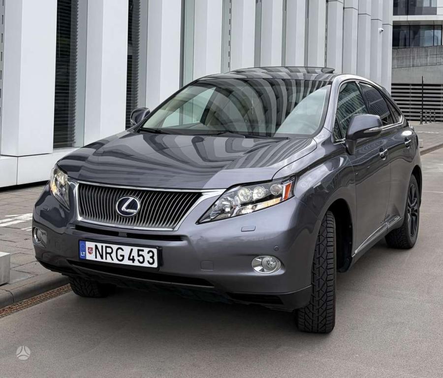 Pelēks Lexus RX 450h 2010 Viļņa, ar dzinēja tilpumu 3.50 L un nobraukumu 215 tūkst. km par 12499 €, foto 1 vietnē AUTOMOTO.COM.LV