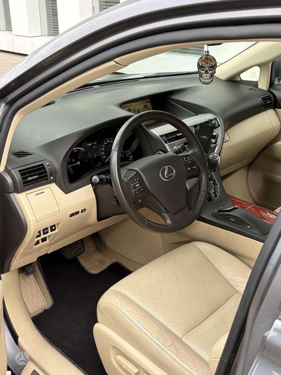 Pelēks Lexus RX 450h 2010 Viļņa, ar dzinēja tilpumu 3.50 L un nobraukumu 215 tūkst. km par 12499 €, foto 9 vietnē AUTOMOTO.COM.LV