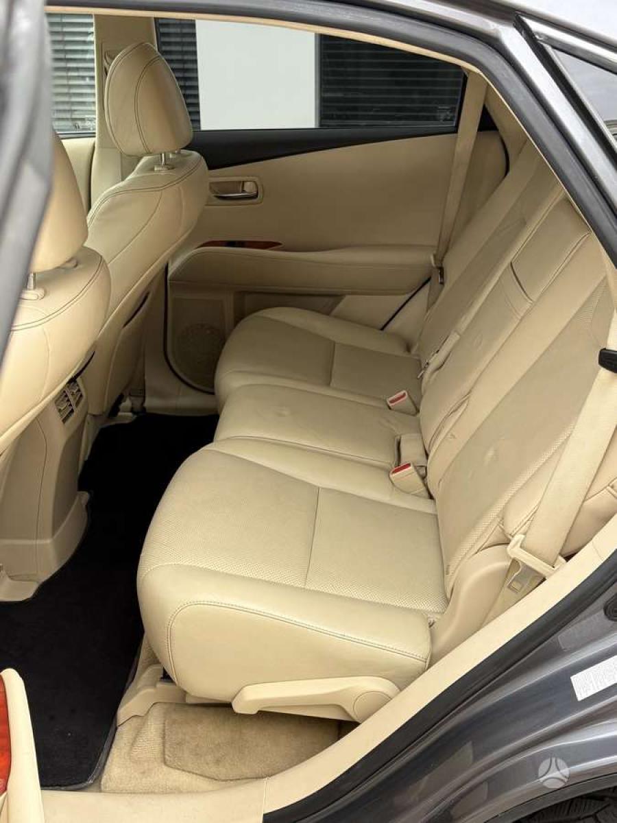 Pelēks Lexus RX 450h 2010 Viļņa, ar dzinēja tilpumu 3.50 L un nobraukumu 215 tūkst. km par 12499 €, foto 10 vietnē AUTOMOTO.COM.LV