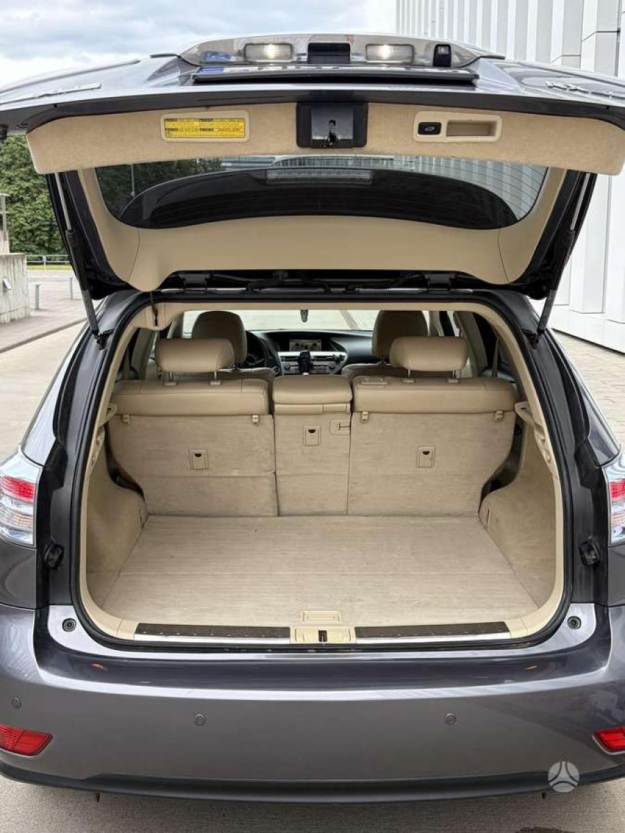 Pelēks Lexus RX 450h 2010 Viļņa, ar dzinēja tilpumu 3.50 L un nobraukumu 215 tūkst. km par 12499 €, foto 11 vietnē AUTOMOTO.COM.LV