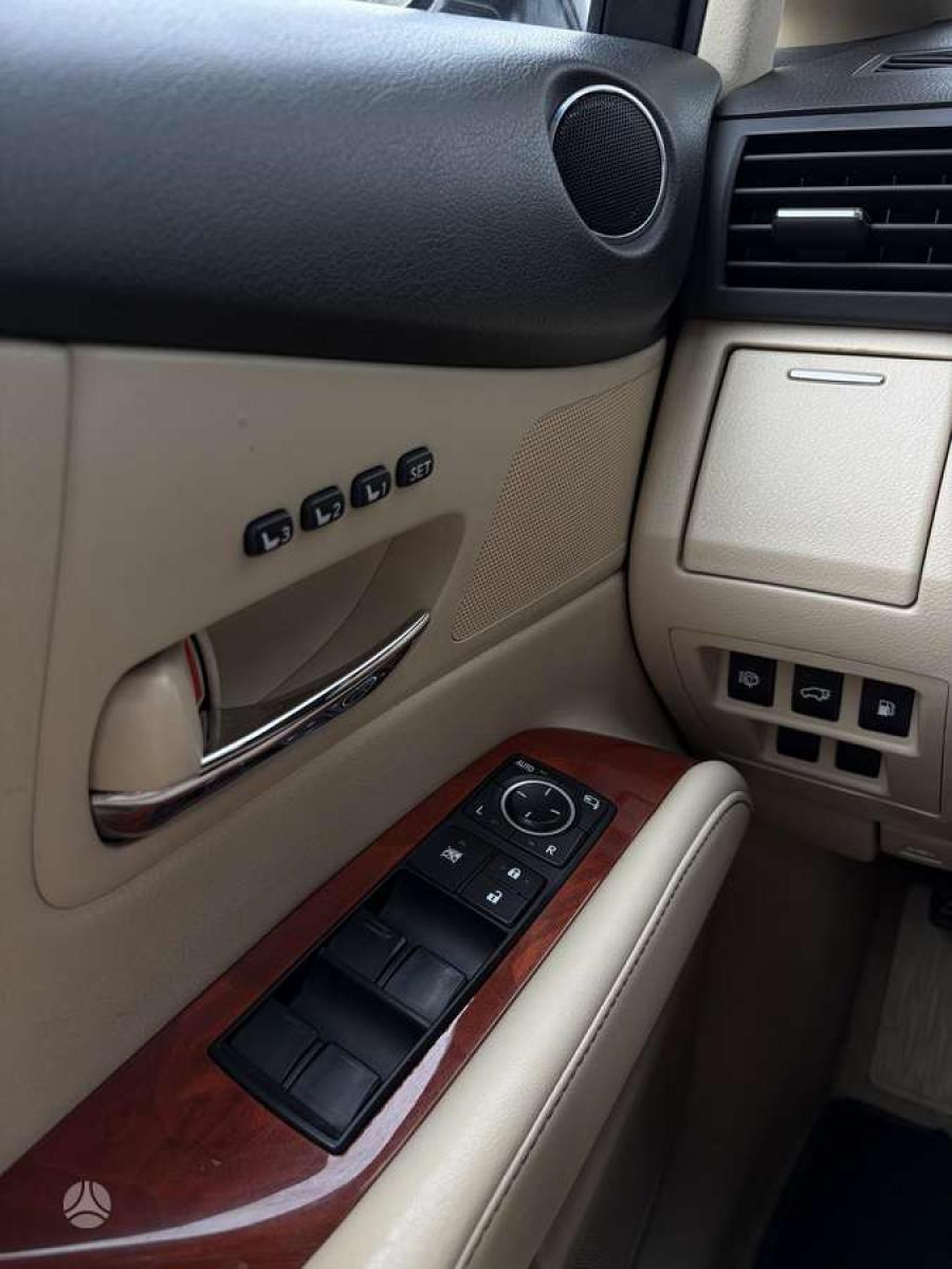 Pelēks Lexus RX 450h 2010 Viļņa, ar dzinēja tilpumu 3.50 L un nobraukumu 215 tūkst. km par 12499 €, foto 16 vietnē AUTOMOTO.COM.LV