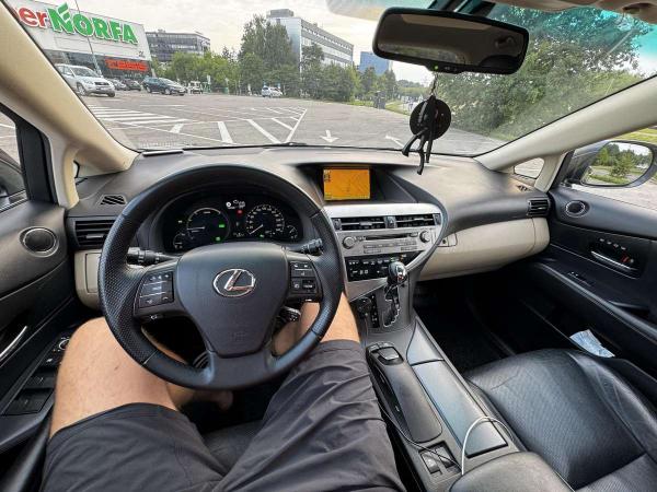 Серый Лексус RX 450h 2010 в Вильнюс, объемом двигателя 0.00 л и пробегом 272 тыс. км за 11000 €, фото 10 на AUTOMOTO.COM.LV