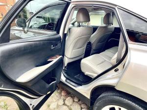 Pelēks Lexus RX 450h 2010 Kaišiadorys, ar dzinēja tilpumu 3.46 L un nobraukumu 295 tūkst. km par 10200 €, foto 9 vietnē AUTOMOTO.COM.LV