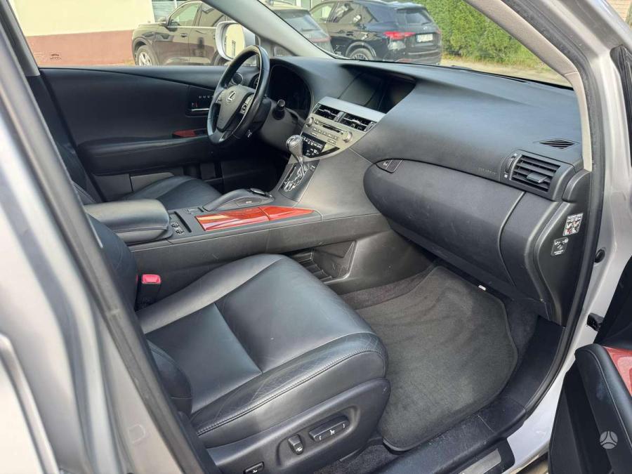 Grey Lexus RX 450h 2010 in Vilnius, with an engine capacity of 3.50 L and mileage of 221 thousand km for 11500 €, photo 10 on AUTOMOTO.COM.LV