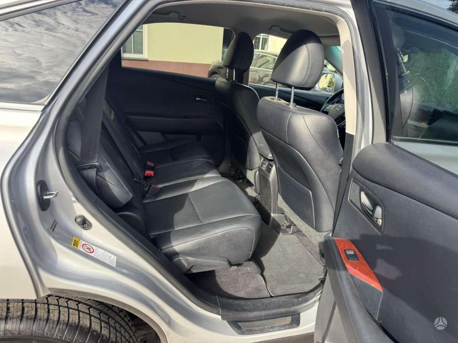 Grey Lexus RX 450h 2010 in Vilnius, with an engine capacity of 3.50 L and mileage of 221 thousand km for 11500 €, photo 19 on AUTOMOTO.COM.LV