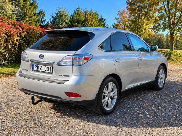 Lexus RX 450h 2010 in Kaunas on AUTOMOTO.COM.LV Grey Lexus RX 450h 2010 in Kaunas, with an engine capacity of 3.50 L and mileage of 293 thousand km for 9900 €, photo 3 on AUTOMOTO.COM.LV