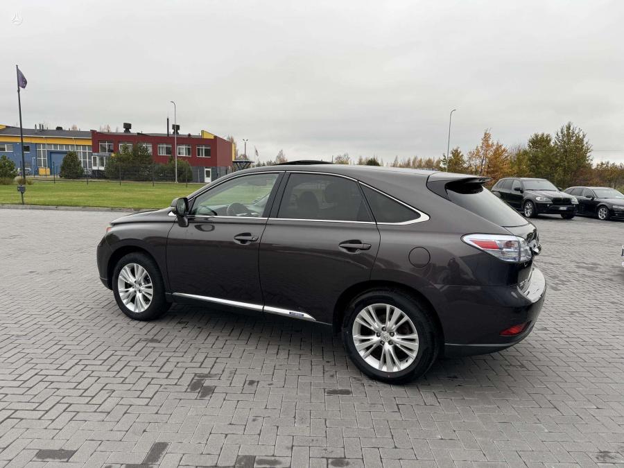 Grey Lexus RX 450h 2010 in Telschi, with an engine capacity of 3.46 L and mileage of 273 thousand km for 8800 €, photo 4 on AUTOMOTO.COM.LV