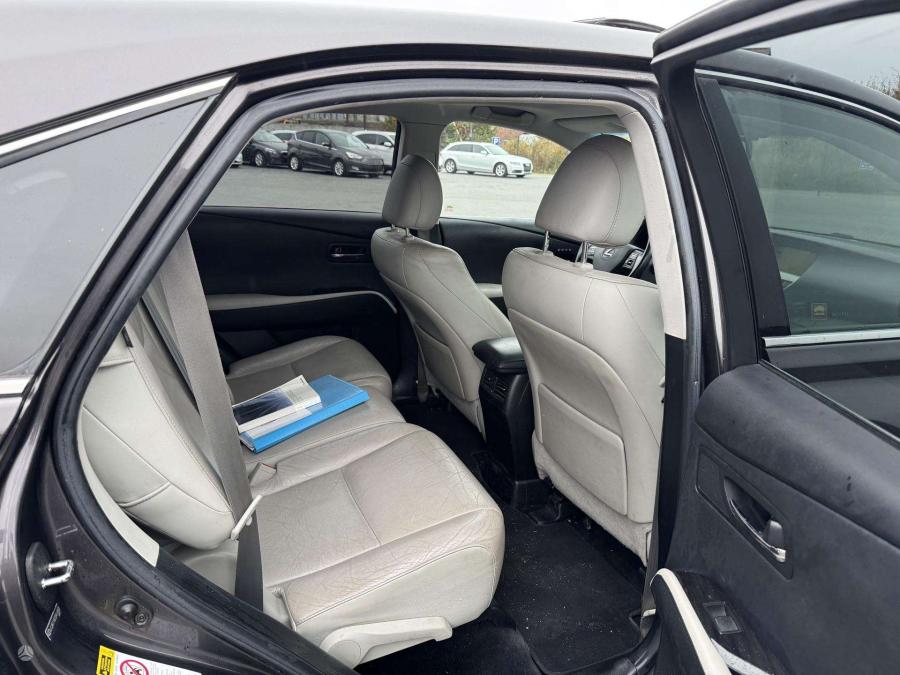 Grey Lexus RX 450h 2010 in Telschi, with an engine capacity of 3.46 L and mileage of 273 thousand km for 8800 €, photo 19 on AUTOMOTO.COM.LV