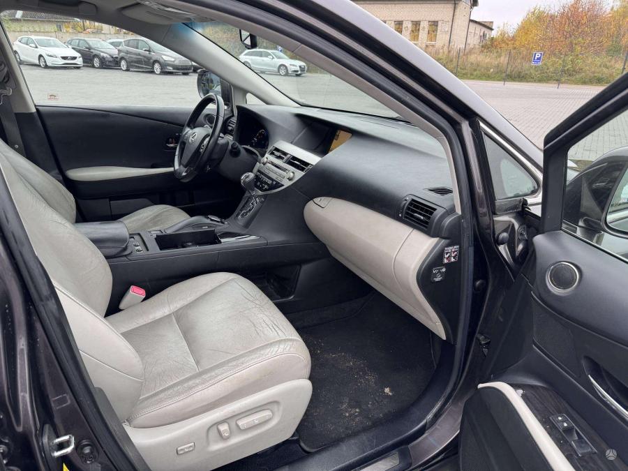 Grey Lexus RX 450h 2010 in Telschi, with an engine capacity of 3.46 L and mileage of 273 thousand km for 8800 €, photo 20 on AUTOMOTO.COM.LV