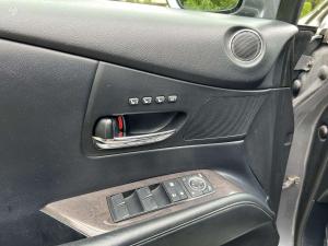 Pelēks Lexus RX 450h 2011 Viļņa, ar dzinēja tilpumu 3.30 L un nobraukumu 241 tūkst. km par 11600 €, foto 12 vietnē AUTOMOTO.COM.LV