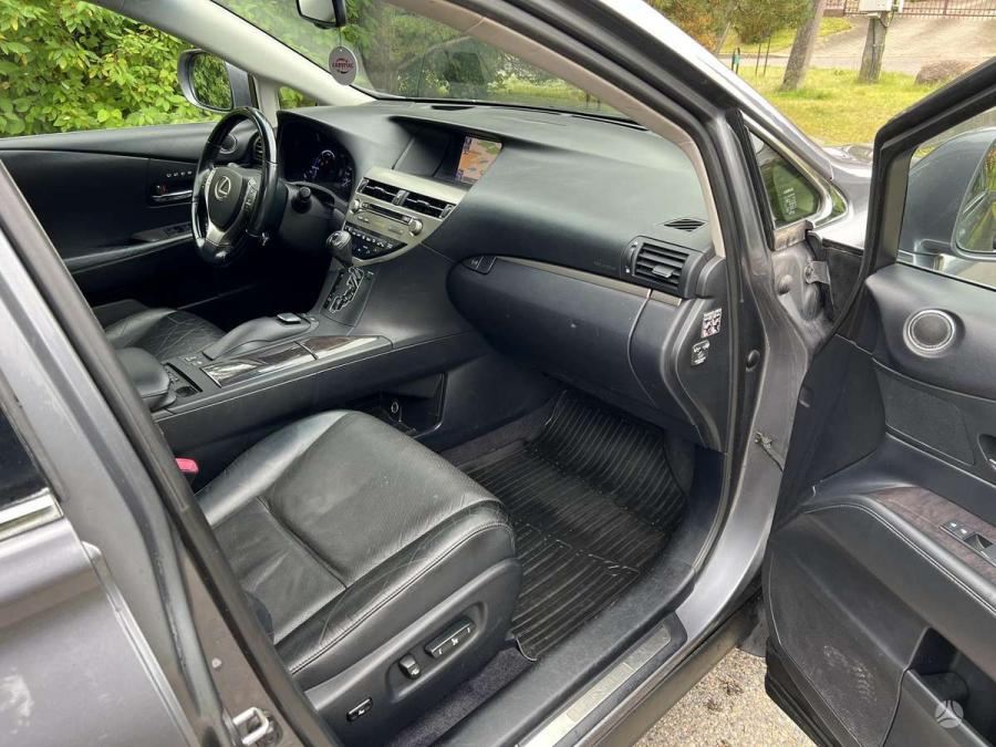 Pelēks Lexus RX 450h 2011 Viļņa, ar dzinēja tilpumu 3.30 L un nobraukumu 241 tūkst. km par 11600 €, foto 14 vietnē AUTOMOTO.COM.LV