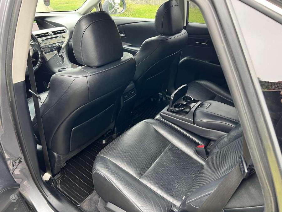 Pelēks Lexus RX 450h 2011 Viļņa, ar dzinēja tilpumu 3.30 L un nobraukumu 241 tūkst. km par 11600 €, foto 19 vietnē AUTOMOTO.COM.LV