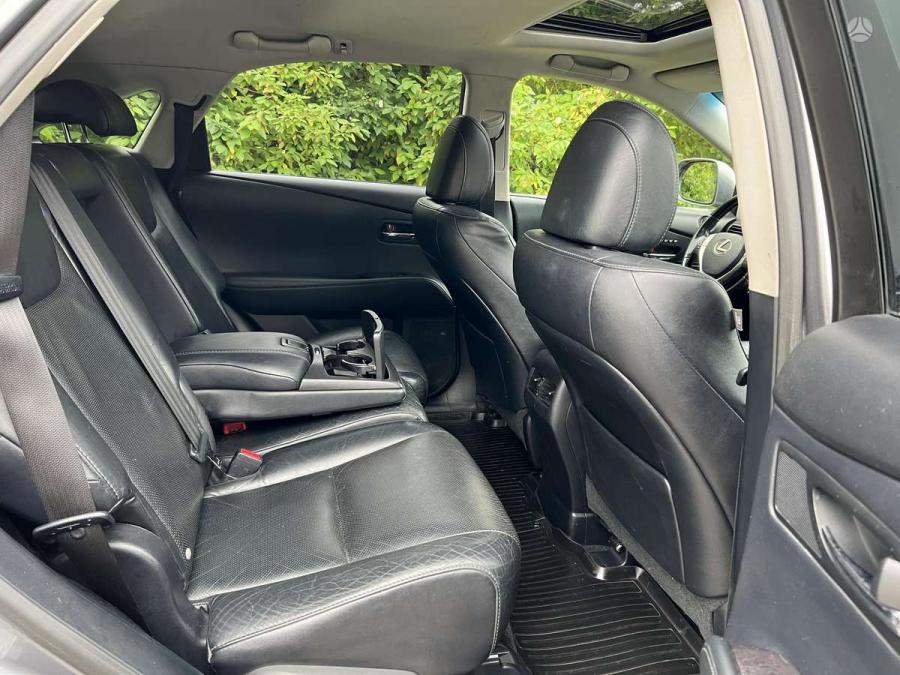 Pelēks Lexus RX 450h 2011 Viļņa, ar dzinēja tilpumu 3.30 L un nobraukumu 241 tūkst. km par 11600 €, foto 22 vietnē AUTOMOTO.COM.LV