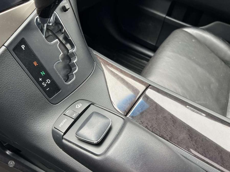 Pelēks Lexus RX 450h 2011 Viļņa, ar dzinēja tilpumu 3.30 L un nobraukumu 241 tūkst. km par 11600 €, foto 28 vietnē AUTOMOTO.COM.LV