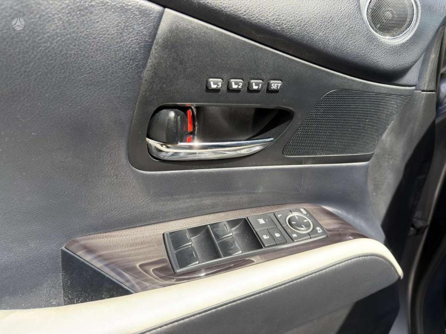 Pelēks Lexus RX 450h 2012 Šauļi, ar dzinēja tilpumu 3.46 L un nobraukumu 229 tūkst. km par 12750 €, foto 12 vietnē AUTOMOTO.COM.LV