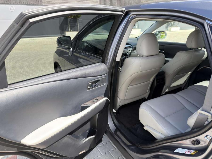 Pelēks Lexus RX 450h 2012 Šauļi, ar dzinēja tilpumu 3.46 L un nobraukumu 229 tūkst. km par 12750 €, foto 17 vietnē AUTOMOTO.COM.LV