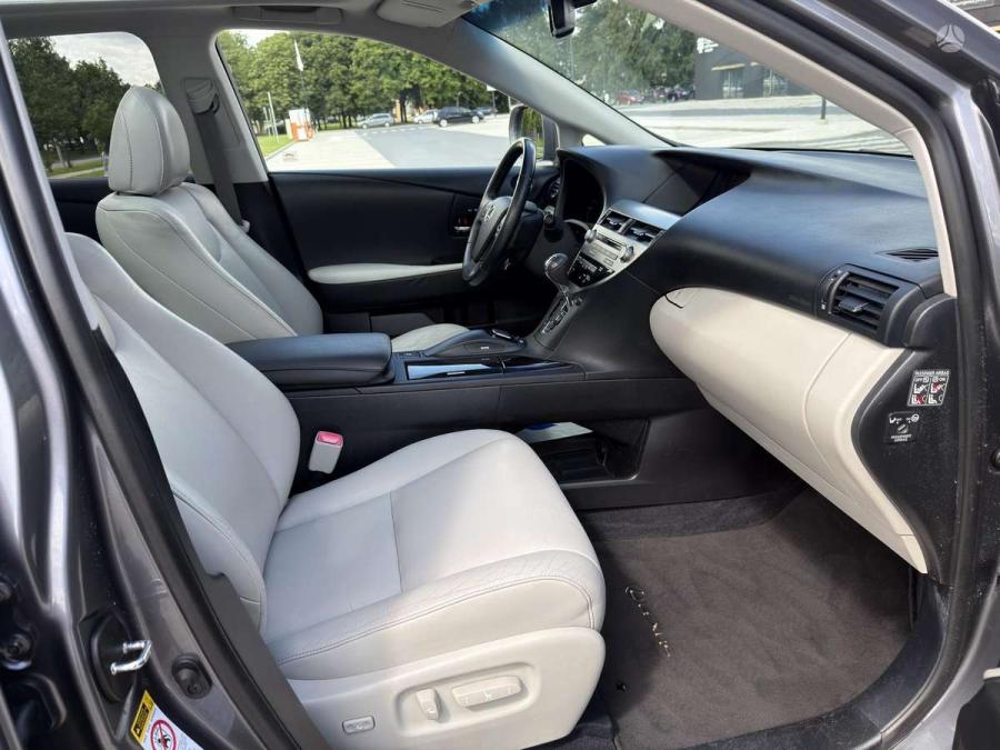 Pelēks Lexus RX 450h 2012 Šauļi, ar dzinēja tilpumu 3.46 L un nobraukumu 229 tūkst. km par 12750 €, foto 23 vietnē AUTOMOTO.COM.LV