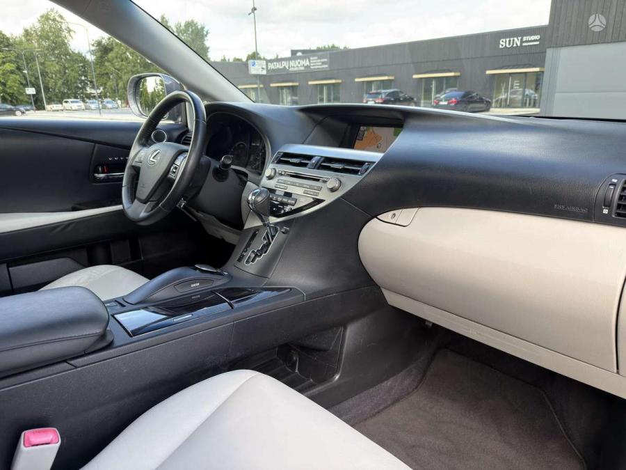 Pelēks Lexus RX 450h 2012 Šauļi, ar dzinēja tilpumu 3.46 L un nobraukumu 229 tūkst. km par 12750 €, foto 25 vietnē AUTOMOTO.COM.LV