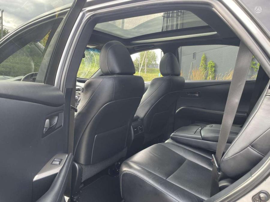 Pelēks Lexus RX 450h 2012 Viļņa, ar dzinēja tilpumu 3.50 L un nobraukumu 250 tūkst. km par 13999 €, foto 17 vietnē AUTOMOTO.COM.LV
