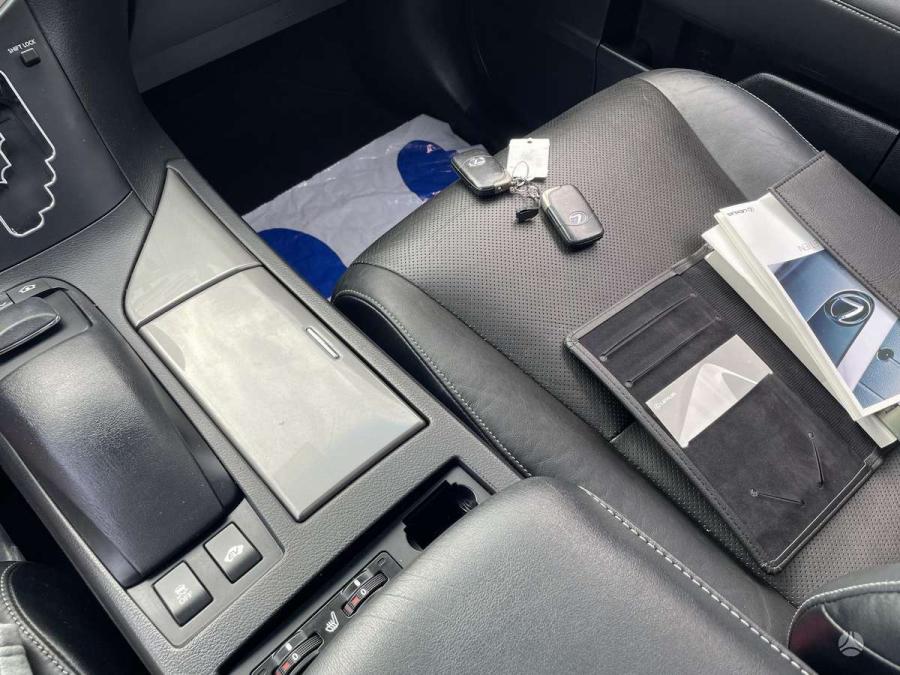 Pelēks Lexus RX 450h 2012 Viļņa, ar dzinēja tilpumu 3.50 L un nobraukumu 250 tūkst. km par 13999 €, foto 33 vietnē AUTOMOTO.COM.LV