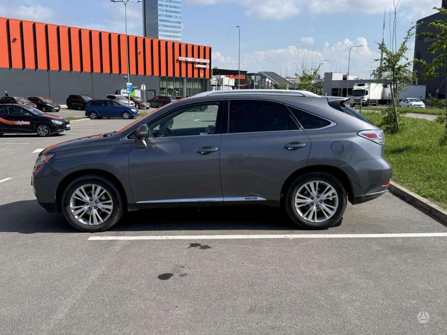 Pelēks Lexus RX 450h 2012 Mažeikiai, ar dzinēja tilpumu 3.50 L un nobraukumu 159 tūkst. km par 14000 €, foto 5 vietnē AUTOMOTO.COM.LV