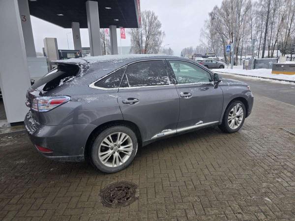 Pelēks Lexus RX 450h 2013 Viļņa, ar dzinēja tilpumu 3.46 L un nobraukumu 180 tūkst. km par 15000 €, foto 5 vietnē AUTOMOTO.COM.LV