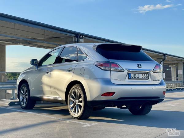 Pelēks Lexus RX 450h 2013 Viļņa, ar dzinēja tilpumu 3.50 L un nobraukumu 330 tūkst. km par 14800 €, foto 4 vietnē AUTOMOTO.COM.LV
