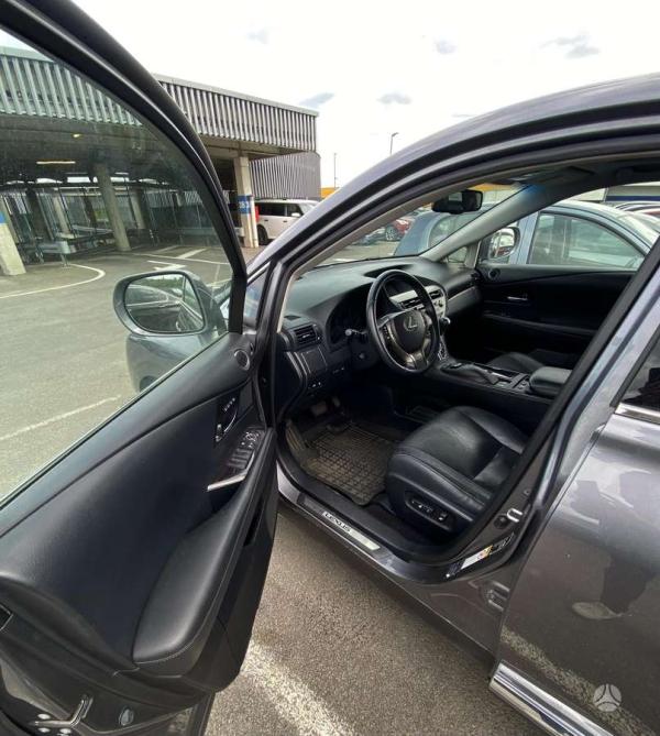 Pelēks Lexus RX 450h 2013 Viļņa, ar dzinēja tilpumu 3.46 L un nobraukumu 188 tūkst. km par 16700 €, foto 6 vietnē AUTOMOTO.COM.LV