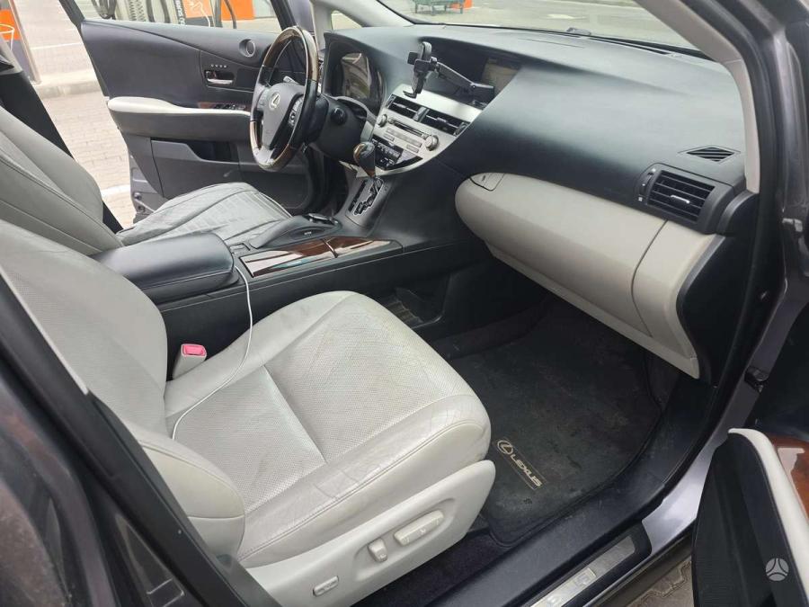 Grey Lexus RX 450h 2013 in Vilnius, with an engine capacity of 3.46 L and mileage of 180 thousand km for 12999 €, photo 10 on AUTOMOTO.COM.LV
