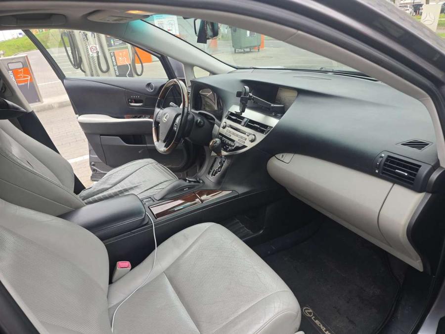 Grey Lexus RX 450h 2013 in Vilnius, with an engine capacity of 3.46 L and mileage of 180 thousand km for 12999 €, photo 11 on AUTOMOTO.COM.LV