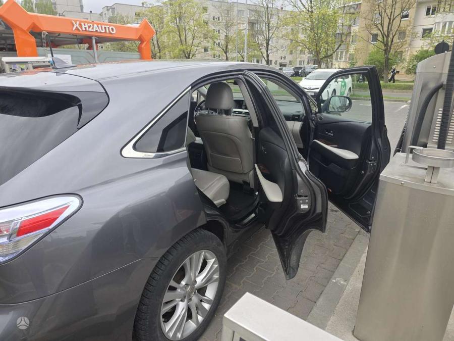Grey Lexus RX 450h 2013 in Vilnius, with an engine capacity of 3.46 L and mileage of 180 thousand km for 12999 €, photo 14 on AUTOMOTO.COM.LV