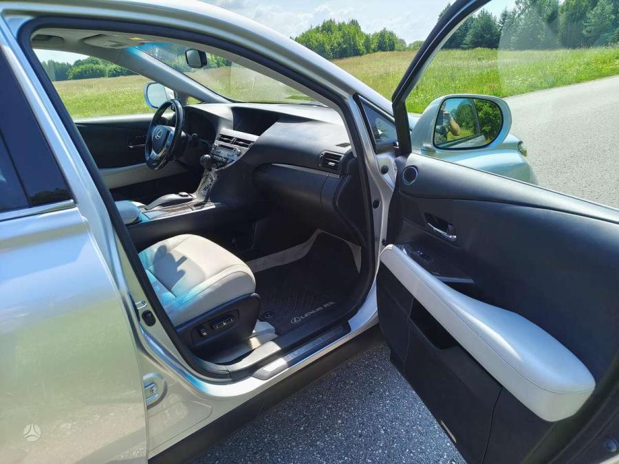 Grey Lexus RX 450h 2013 in Vilnius, with an engine capacity of 3.46 L and mileage of 239 thousand km for 14800 €, photo 9 on AUTOMOTO.COM.LV