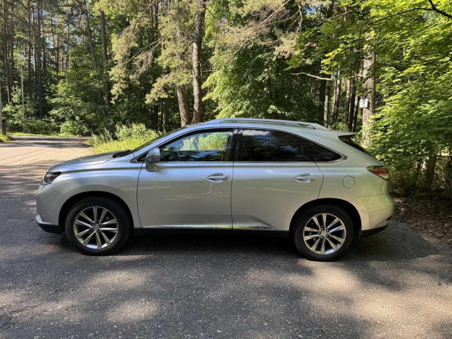 Grey Lexus RX 450h 2013 in Vilnius, with an engine capacity of 3.46 L and mileage of 144 thousand km for 15500 €, photo 5 on AUTOMOTO.COM.LV
