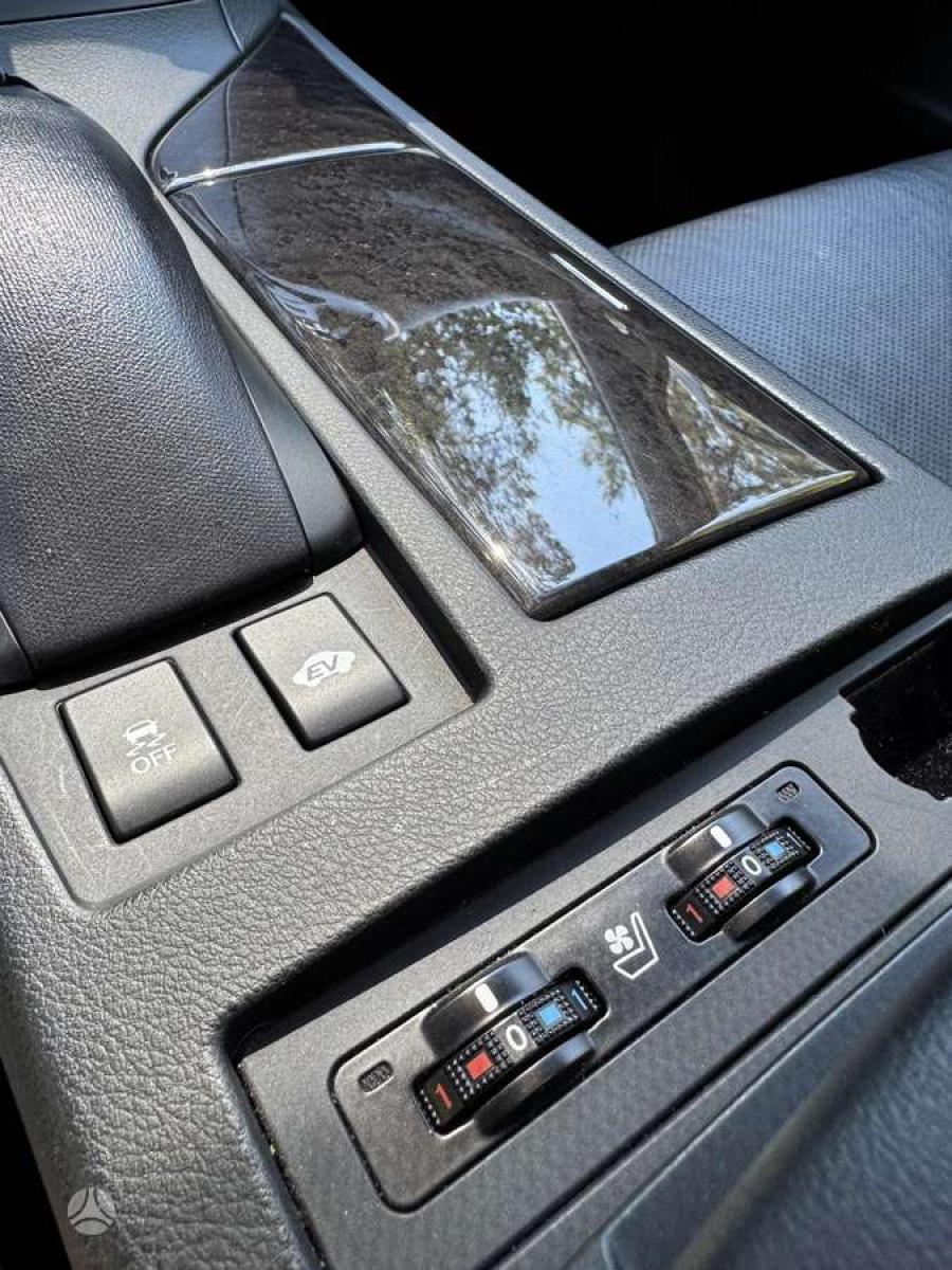Grey Lexus RX 450h 2013 in Vilnius, with an engine capacity of 3.46 L and mileage of 144 thousand km for 15500 €, photo 20 on AUTOMOTO.COM.LV