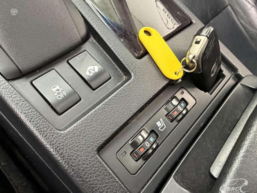 Grey Lexus RX 450h 2013 in Vilnius, with an engine capacity of 3.46 L and mileage of 315 thousand km for 10500 €, photo 29 on AUTOMOTO.COM.LV