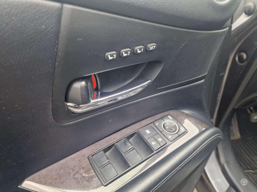 Grey Lexus RX 450h 2013 in Vilnius, with an engine capacity of 3.46 L and mileage of 241 thousand km for 11300 €, photo 18 on AUTOMOTO.COM.LV
