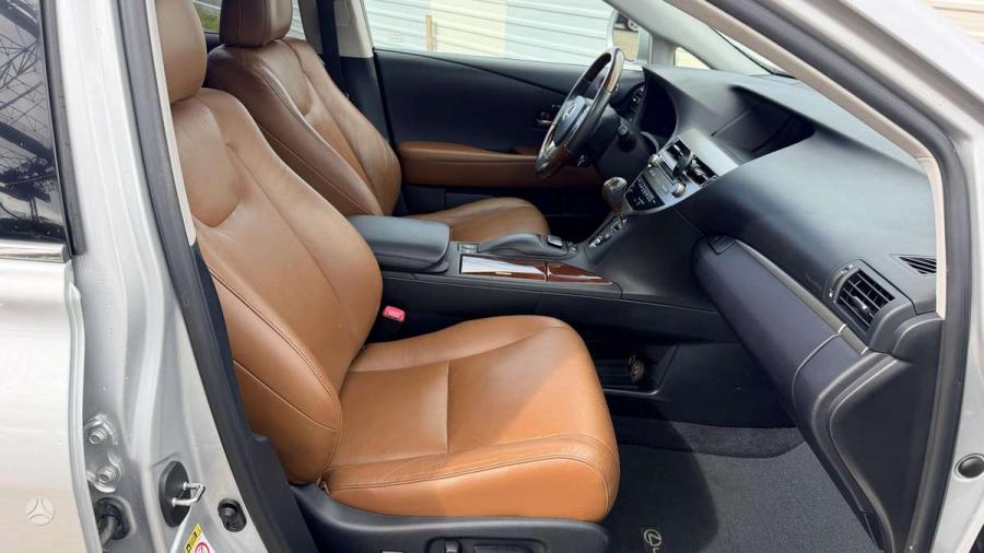 Pelēks Lexus RX 450h 2013 Klaipėda, ar dzinēja tilpumu 3.46 L un nobraukumu 165 tūkst. km par 15600 €, foto 13 vietnē AUTOMOTO.COM.LV
