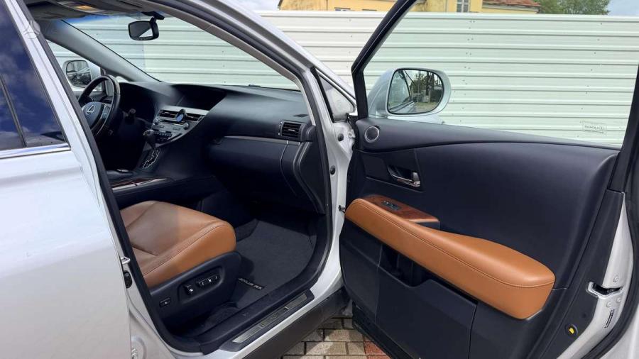 Pelēks Lexus RX 450h 2013 Klaipėda, ar dzinēja tilpumu 3.46 L un nobraukumu 165 tūkst. km par 15600 €, foto 14 vietnē AUTOMOTO.COM.LV